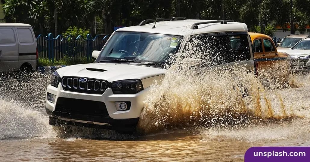 5 Cara Menangani Mobil Terendam Banjir, Jangan Panik!